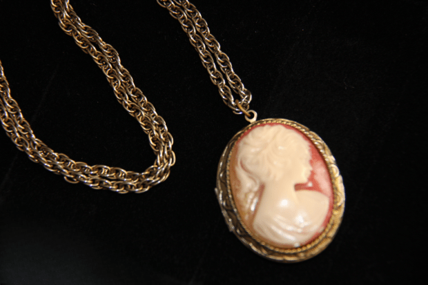 Vintage Cameo Locket – The Fashion History Project